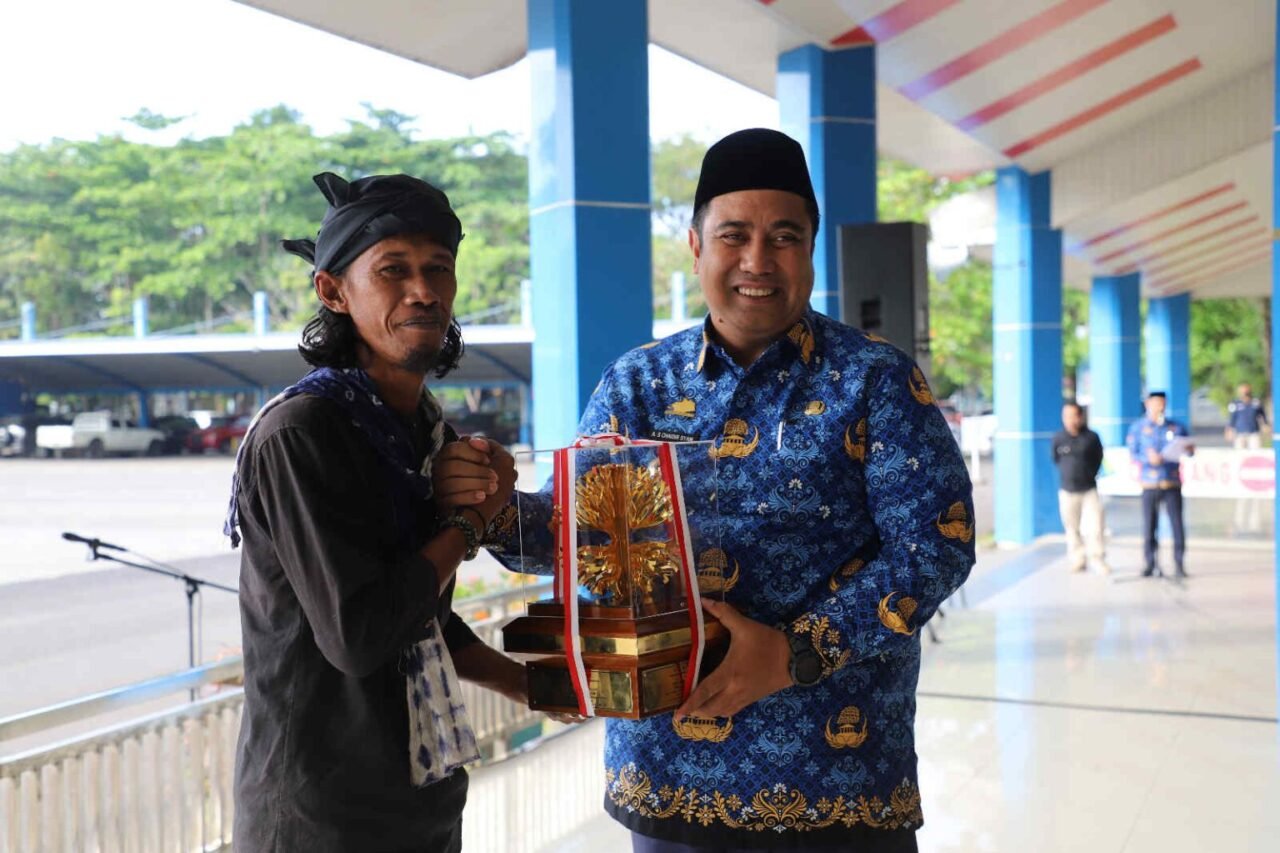 Berhasil Advokasi Masyarakat, Begini Biografi Muhammad Ikhwan - zonaebt.com