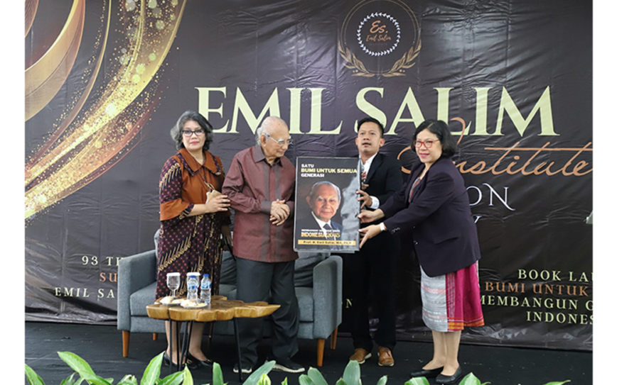 Profil Prof. Dr. Emil Salim, Ph.D: Pakar Lingkungan Global - zonaebt.com